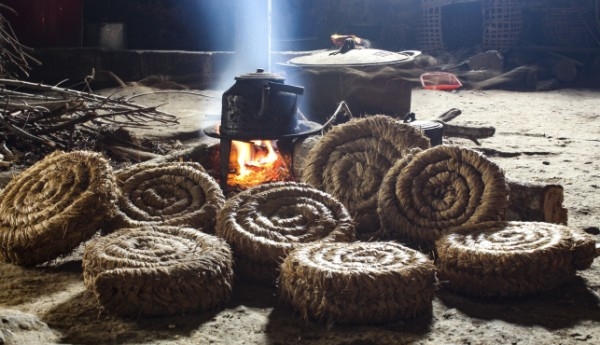 Ngồi ghế rơm, uống trà - Báo Cao Bằng điện tử