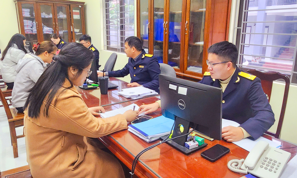 Ngành thuế triển khai đồng bộ các giải pháp thu ngân sách - Báo Cao ...