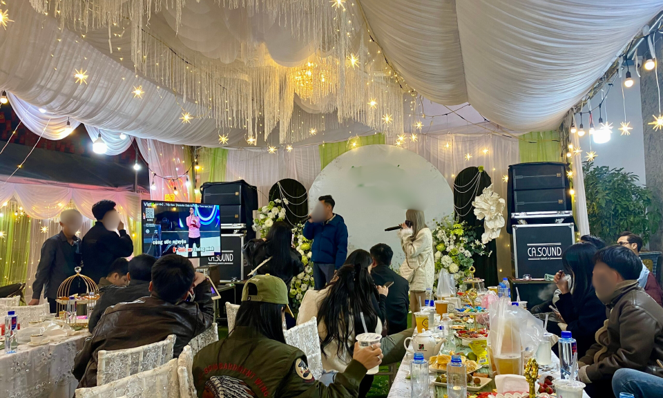 Mùa cưới - Náo nhiệt quá đà và lấn chiếm lòng, lề đường - Báo Cao Bằng ...